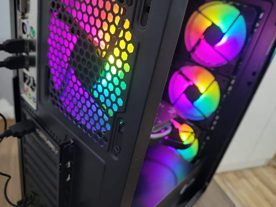 PC GAMER Ryzen 5 16GB de RAM Placa de video RX 580 8GB GDDR5 SSD 480gb ...
